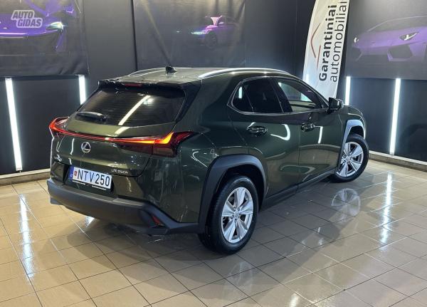 Zaļš Lexus UX 250h 2023 Avižieniai, ar dzinēja tilpumu 2.00 L un nobraukumu 34 tūkst. km par 28950 €, foto 3 vietnē AUTOMOTO.COM.LV