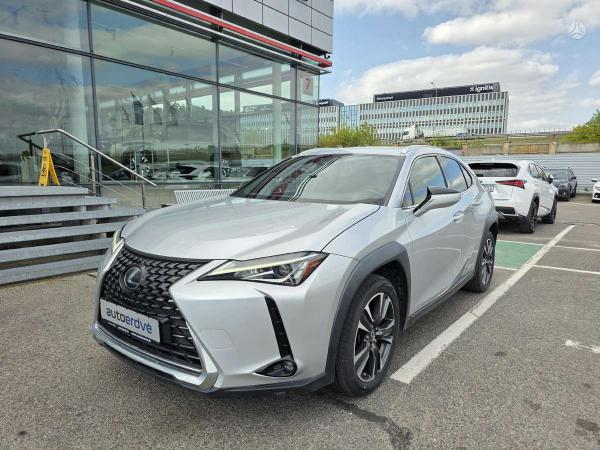 Grey Lexus UX 250h 2019 in Vilnius, with an engine capacity of 1.99 L and mileage of 82 thousand km for 23650 €, photo 1 on AUTOMOTO.COM.LV