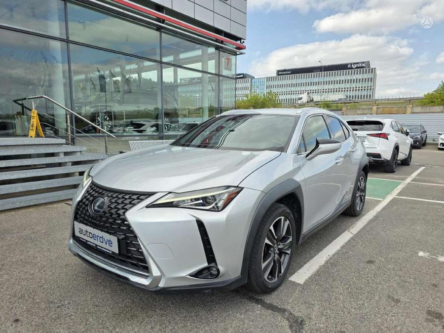 Pelēks Lexus UX 250h 2019 Viļņa, ar dzinēja tilpumu 1.99 L un nobraukumu 82 tūkst. km par 23650 €, foto 1 vietnē AUTOMOTO.COM.LV