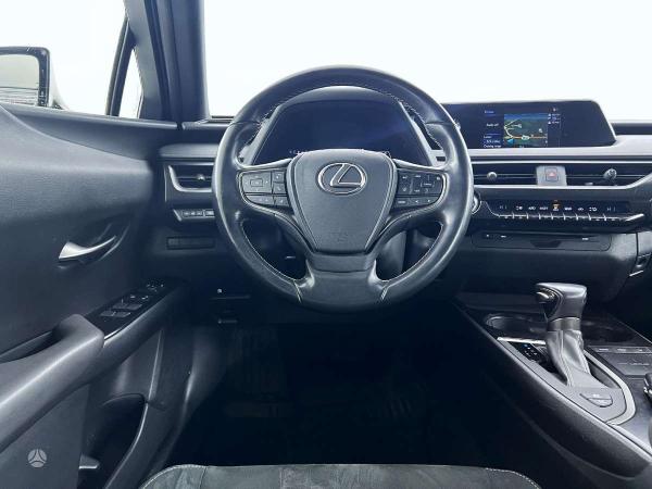 Grey Lexus UX 250h 2019 in Vilnius, with an engine capacity of 1.99 L and mileage of 73 thousand km for 22900 €, photo 9 on AUTOMOTO.COM.LV