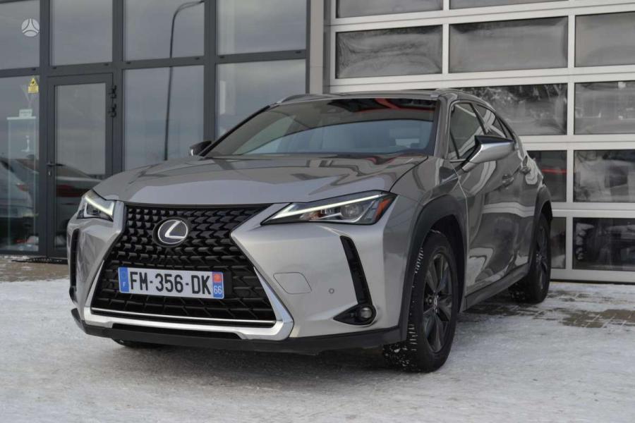 Grey Lexus UX 250h 2019 in Vilnius, with an engine capacity of 1.99 L and mileage of 130 thousand km for 21000 €, photo 2 on AUTOMOTO.COM.LV