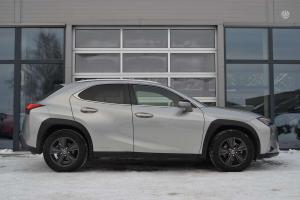Grey Lexus UX 250h 2019 in Vilnius, with an engine capacity of 1.99 L and mileage of 130 thousand km for 21000 €, photo 6 on AUTOMOTO.COM.LV