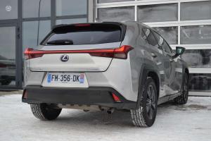 Grey Lexus UX 250h 2019 in Vilnius, with an engine capacity of 1.99 L and mileage of 130 thousand km for 21000 €, photo 10 on AUTOMOTO.COM.LV
