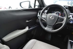 Grey Lexus UX 250h 2019 in Vilnius, with an engine capacity of 1.99 L and mileage of 130 thousand km for 21000 €, photo 31 on AUTOMOTO.COM.LV