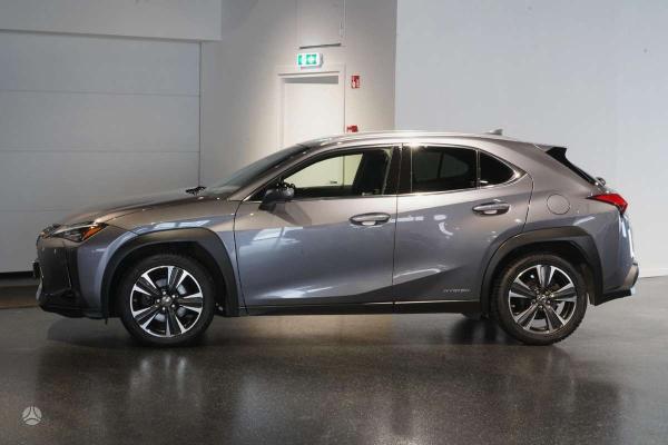 Grey Lexus UX 250h 2019 in Vilnius, with an engine capacity of 1.99 L and mileage of 139 thousand km for 21900 €, photo 2 on AUTOMOTO.COM.LV