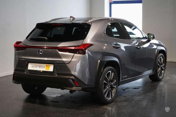 Grey Lexus UX 250h 2019 in Vilnius, with an engine capacity of 1.99 L and mileage of 139 thousand km for 21900 €, photo 3 on AUTOMOTO.COM.LV