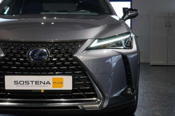 Grey Lexus UX 250h 2019 in Vilnius, with an engine capacity of 1.99 L and mileage of 139 thousand km for 21900 €, photo 5 on AUTOMOTO.COM.LV
