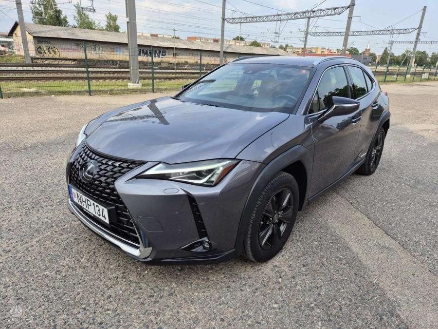 Pelēks Lexus UX 250h 2019 Šauļi, ar dzinēja tilpumu 2.00 L un nobraukumu 98 tūkst. km par 20100 €, foto 1 vietnē AUTOMOTO.COM.LV