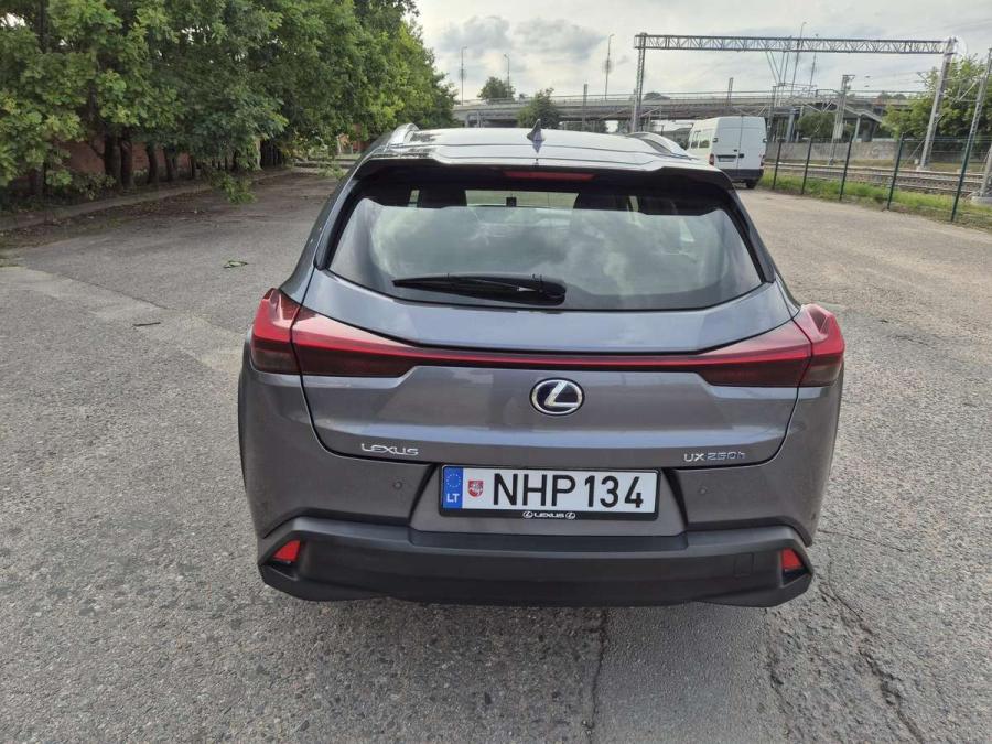 Pelēks Lexus UX 250h 2019 Šauļi, ar dzinēja tilpumu 2.00 L un nobraukumu 98 tūkst. km par 20100 €, foto 6 vietnē AUTOMOTO.COM.LV