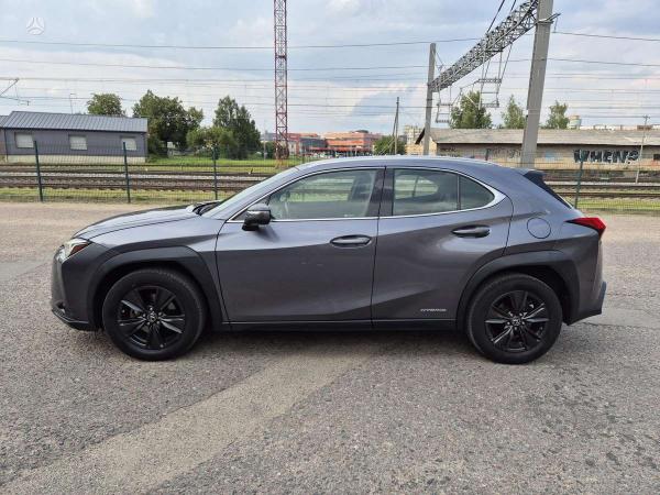 Grey Lexus UX 250h 2019 in Siauliai, with an engine capacity of 2.00 L and mileage of 98 thousand km for 20100 €, photo 8 on AUTOMOTO.COM.LV