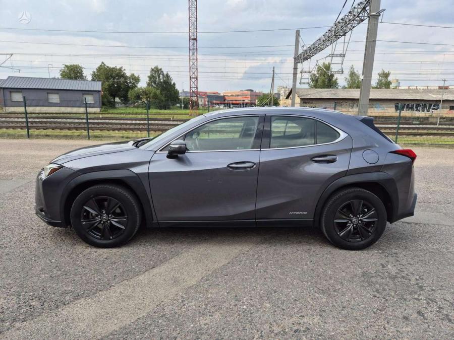 Pelēks Lexus UX 250h 2019 Šauļi, ar dzinēja tilpumu 2.00 L un nobraukumu 98 tūkst. km par 20100 €, foto 9 vietnē AUTOMOTO.COM.LV