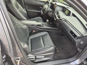 Pelēks Lexus UX 250h 2019 Šauļi, ar dzinēja tilpumu 2.00 L un nobraukumu 98 tūkst. km par 20100 €, foto 13 vietnē AUTOMOTO.COM.LV