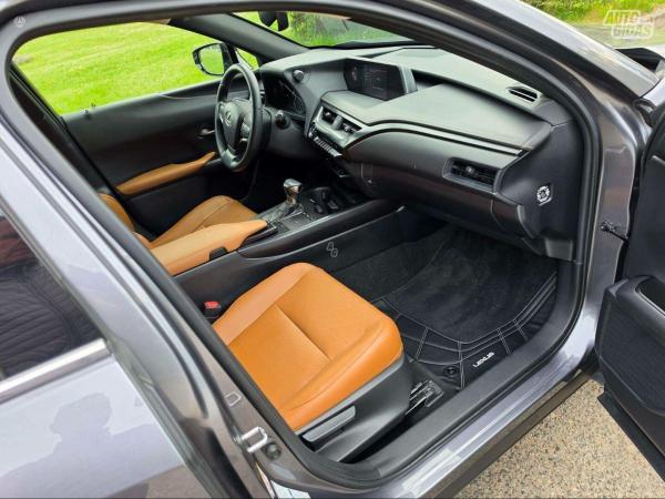 Pelēks Lexus UX 250h 2019 Kauņa, ar dzinēja tilpumu 2.00 L un nobraukumu 124 tūkst. km par 20950 €, foto 10 vietnē AUTOMOTO.COM.LV