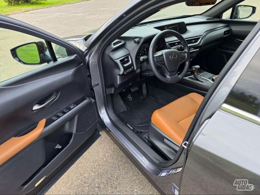 Pelēks Lexus UX 250h 2019 Kauņa, ar dzinēja tilpumu 2.00 L un nobraukumu 124 tūkst. km par 20950 €, foto 12 vietnē AUTOMOTO.COM.LV