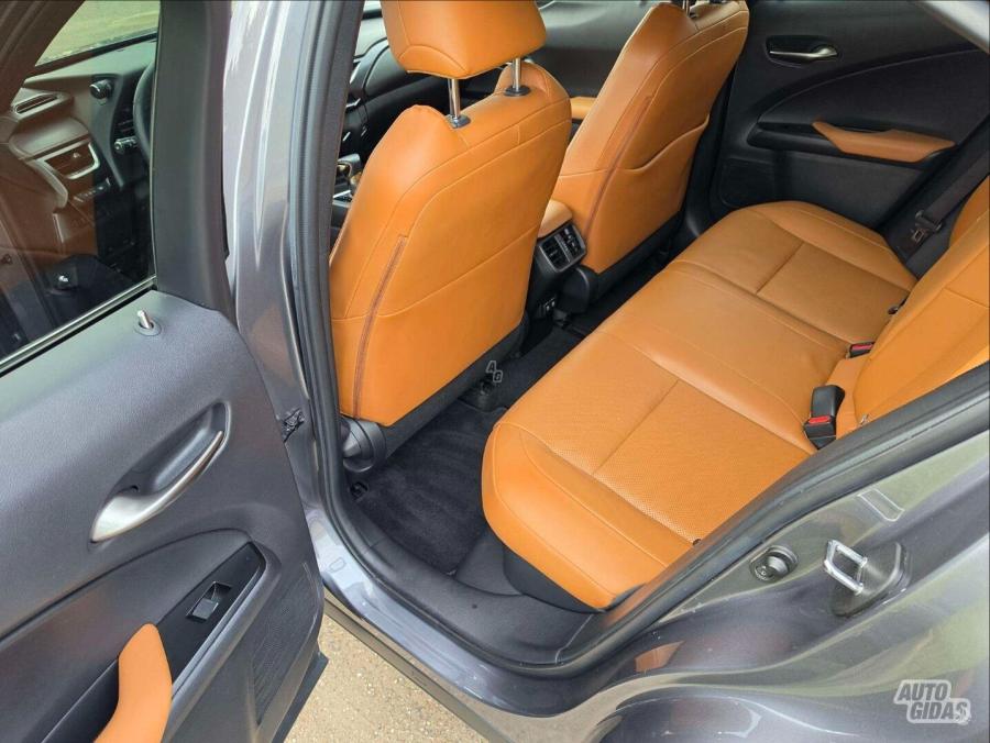 Pelēks Lexus UX 250h 2019 Kauņa, ar dzinēja tilpumu 2.00 L un nobraukumu 124 tūkst. km par 20950 €, foto 13 vietnē AUTOMOTO.COM.LV