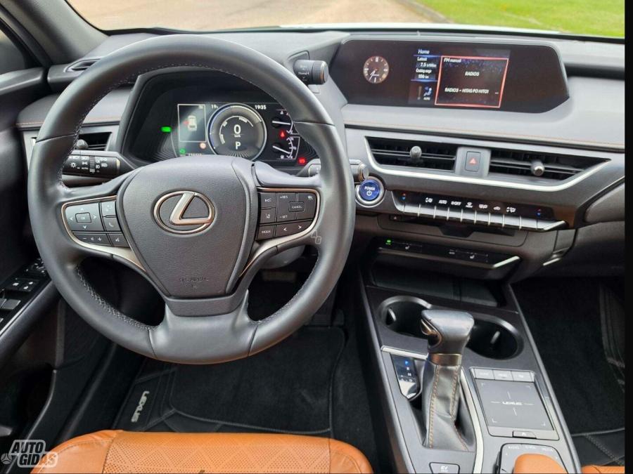 Pelēks Lexus UX 250h 2019 Kauņa, ar dzinēja tilpumu 2.00 L un nobraukumu 124 tūkst. km par 20950 €, foto 16 vietnē AUTOMOTO.COM.LV