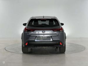 Pelēks Lexus UX 250h 2019 Viļņa, ar dzinēja tilpumu 1.99 L un nobraukumu 133 tūkst. km par 24900 €, foto 5 vietnē AUTOMOTO.COM.LV