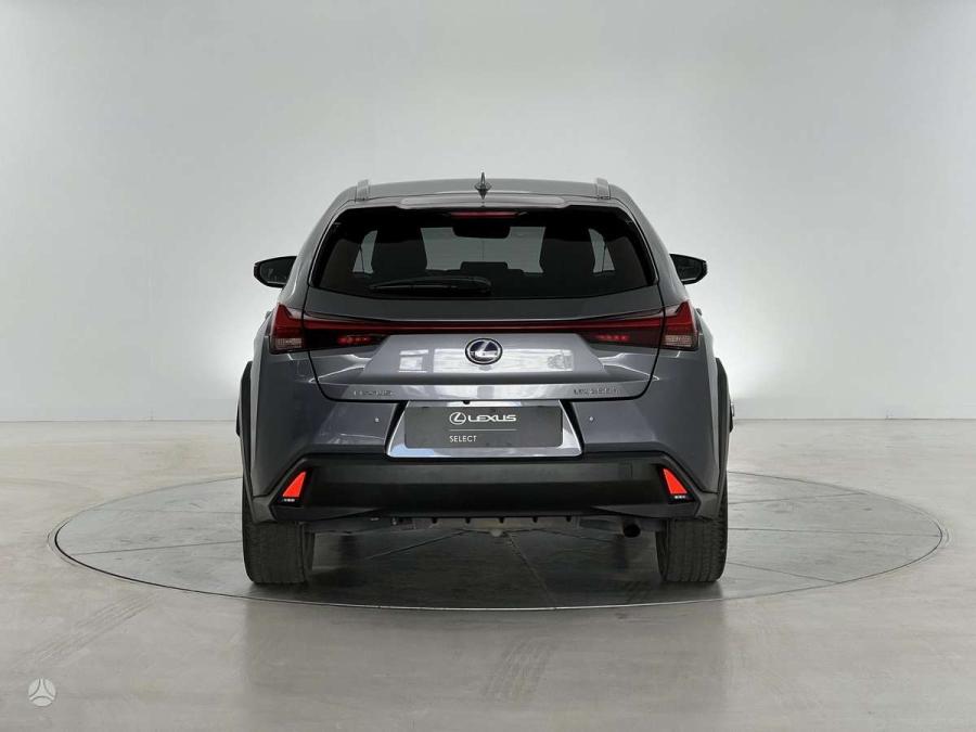Pelēks Lexus UX 250h 2019 Viļņa, ar dzinēja tilpumu 1.99 L un nobraukumu 133 tūkst. km par 24900 €, foto 5 vietnē AUTOMOTO.COM.LV