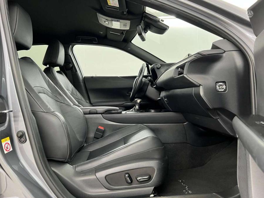 Pelēks Lexus UX 250h 2019 Viļņa, ar dzinēja tilpumu 1.99 L un nobraukumu 133 tūkst. km par 24900 €, foto 7 vietnē AUTOMOTO.COM.LV