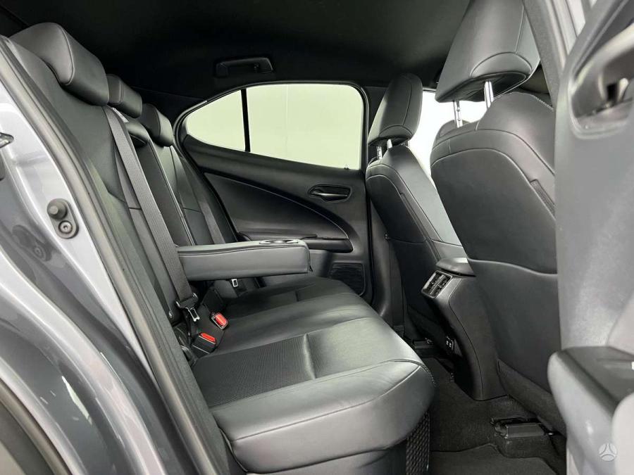 Pelēks Lexus UX 250h 2019 Viļņa, ar dzinēja tilpumu 1.99 L un nobraukumu 133 tūkst. km par 24900 €, foto 8 vietnē AUTOMOTO.COM.LV