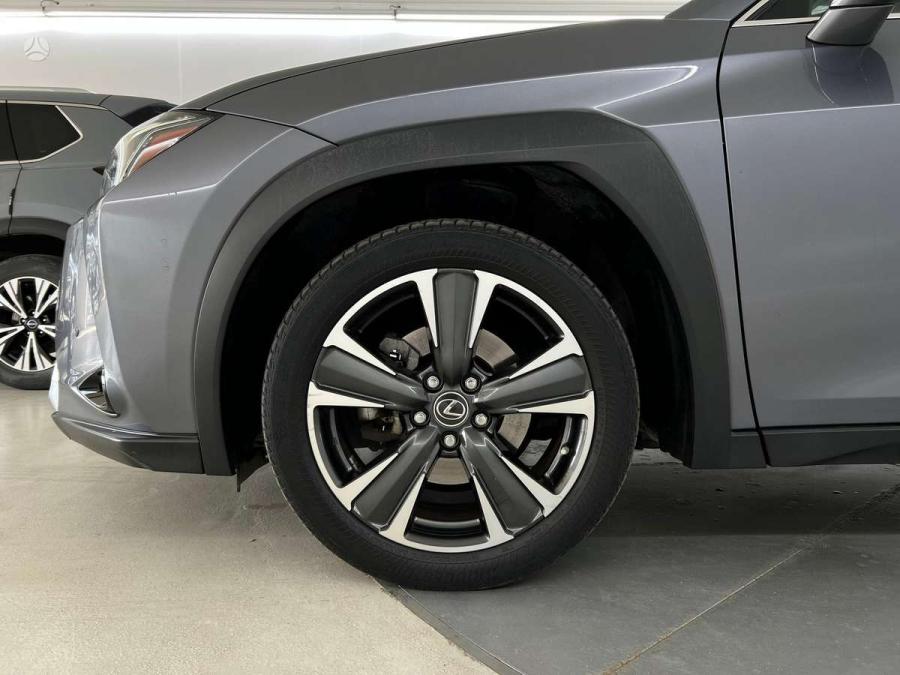 Pelēks Lexus UX 250h 2019 Viļņa, ar dzinēja tilpumu 1.99 L un nobraukumu 133 tūkst. km par 24900 €, foto 16 vietnē AUTOMOTO.COM.LV