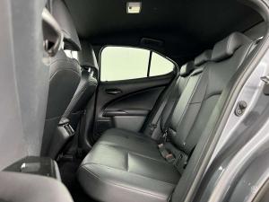 Pelēks Lexus UX 250h 2019 Viļņa, ar dzinēja tilpumu 1.99 L un nobraukumu 133 tūkst. km par 24900 €, foto 20 vietnē AUTOMOTO.COM.LV