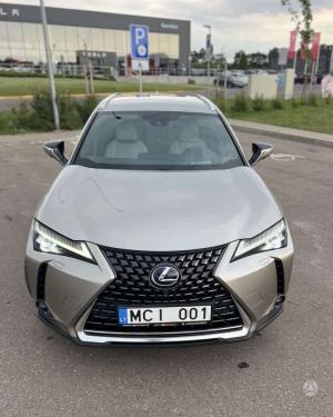 Grey Lexus UX 250h 2019 in Vilnius, with an engine capacity of 1.99 L and mileage of 67 thousand km for 27500 €, photo 3 on AUTOMOTO.COM.LV