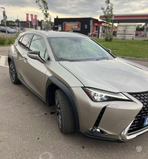 Grey Lexus UX 250h 2019 in Vilnius, with an engine capacity of 1.99 L and mileage of 67 thousand km for 27500 €, photo 4 on AUTOMOTO.COM.LV