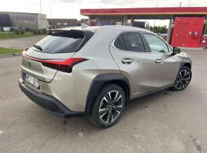 Grey Lexus UX 250h 2019 in Vilnius, with an engine capacity of 1.99 L and mileage of 67 thousand km for 27500 €, photo 5 on AUTOMOTO.COM.LV