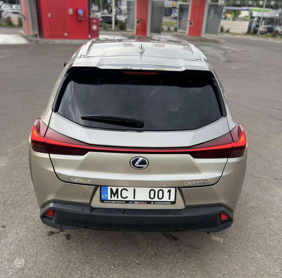 Grey Lexus UX 250h 2019 in Vilnius, with an engine capacity of 1.99 L and mileage of 67 thousand km for 27500 €, photo 6 on AUTOMOTO.COM.LV