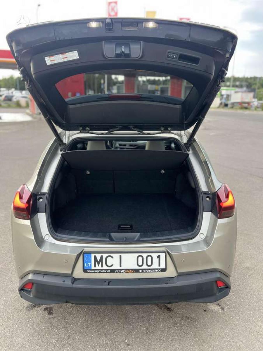 Grey Lexus UX 250h 2019 in Vilnius, with an engine capacity of 1.99 L and mileage of 67 thousand km for 27500 €, photo 9 on AUTOMOTO.COM.LV
