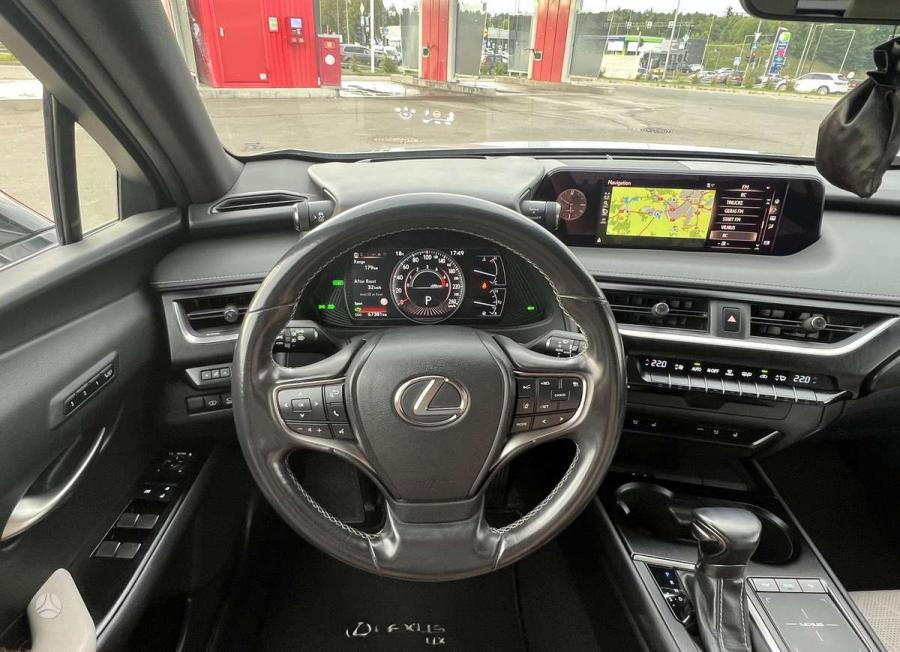Grey Lexus UX 250h 2019 in Vilnius, with an engine capacity of 1.99 L and mileage of 67 thousand km for 27500 €, photo 11 on AUTOMOTO.COM.LV