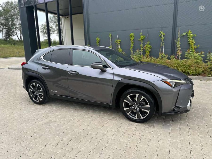 Pelēks Lexus UX 250h 2019 Viļņa, ar dzinēja tilpumu 1.99 L un nobraukumu 103 tūkst. km par 25300 €, foto 5 vietnē AUTOMOTO.COM.LV