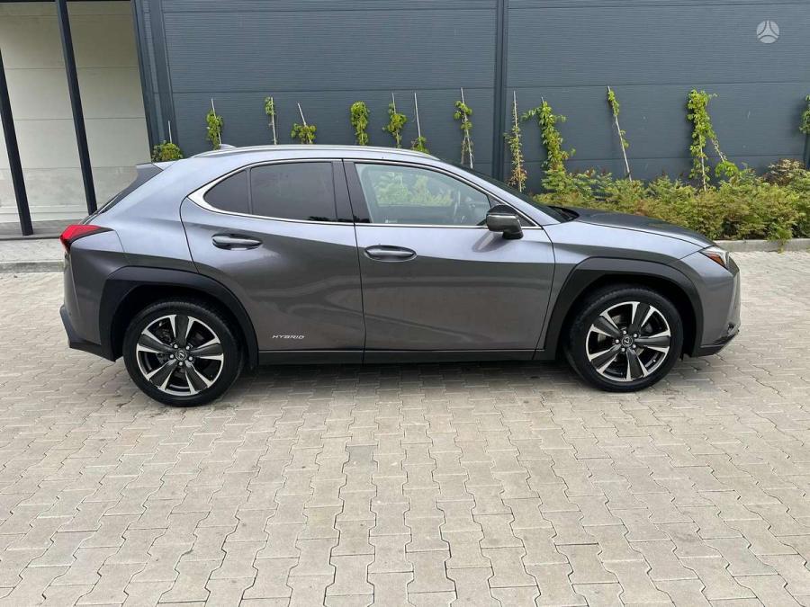 Pelēks Lexus UX 250h 2019 Viļņa, ar dzinēja tilpumu 1.99 L un nobraukumu 103 tūkst. km par 25300 €, foto 6 vietnē AUTOMOTO.COM.LV