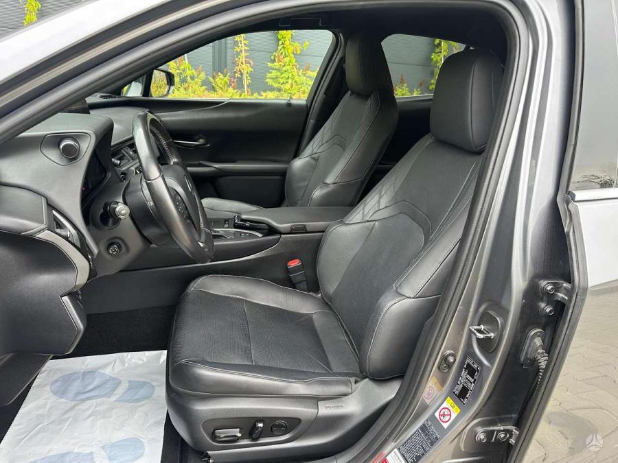Pelēks Lexus UX 250h 2019 Viļņa, ar dzinēja tilpumu 1.99 L un nobraukumu 103 tūkst. km par 25300 €, foto 16 vietnē AUTOMOTO.COM.LV