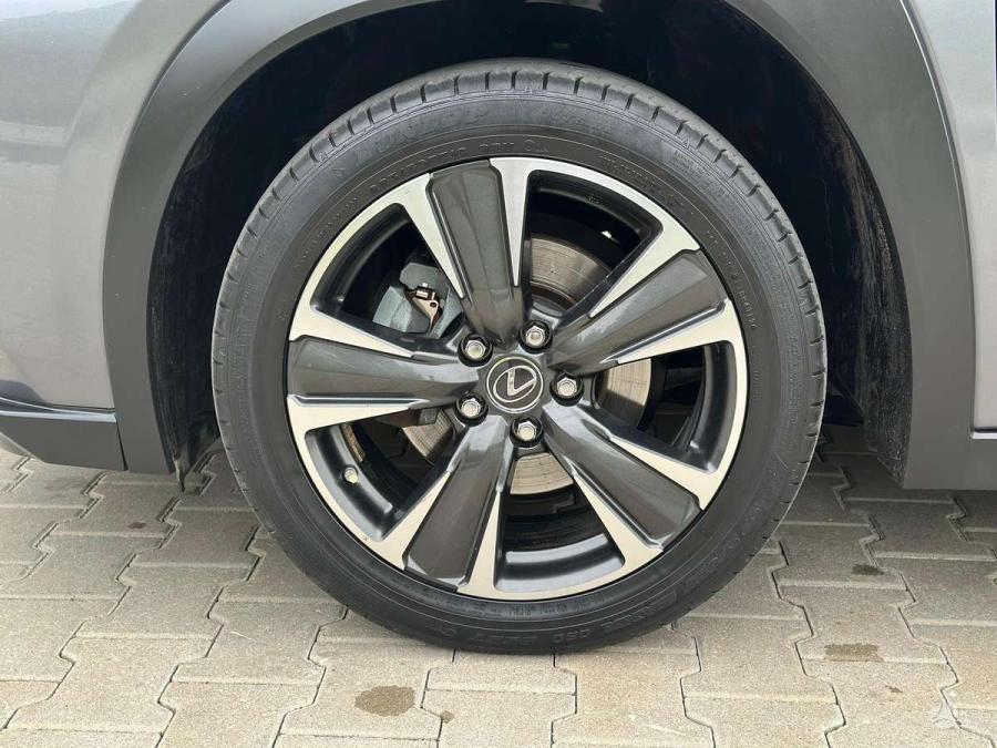 Pelēks Lexus UX 250h 2019 Viļņa, ar dzinēja tilpumu 1.99 L un nobraukumu 103 tūkst. km par 25300 €, foto 18 vietnē AUTOMOTO.COM.LV