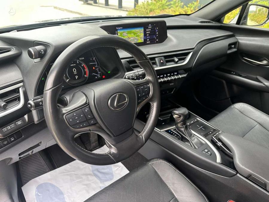 Pelēks Lexus UX 250h 2019 Viļņa, ar dzinēja tilpumu 1.99 L un nobraukumu 103 tūkst. km par 25300 €, foto 20 vietnē AUTOMOTO.COM.LV