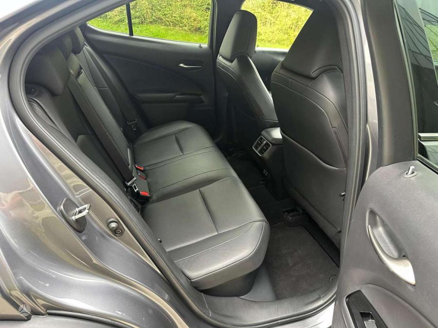 Pelēks Lexus UX 250h 2019 Viļņa, ar dzinēja tilpumu 1.99 L un nobraukumu 103 tūkst. km par 25300 €, foto 22 vietnē AUTOMOTO.COM.LV