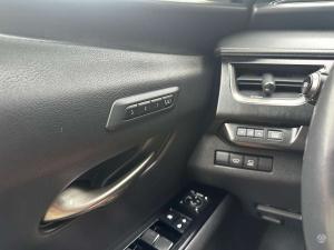 Pelēks Lexus UX 250h 2019 Viļņa, ar dzinēja tilpumu 1.99 L un nobraukumu 103 tūkst. km par 25300 €, foto 33 vietnē AUTOMOTO.COM.LV