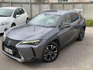 Grey Lexus UX 250h 2019 in Vilnius, with an engine capacity of 1.99 L and mileage of 108 thousand km for 23700 €, photo 3 on AUTOMOTO.COM.LV