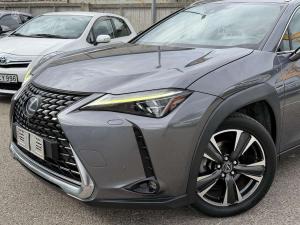 Grey Lexus UX 250h 2019 in Vilnius, with an engine capacity of 1.99 L and mileage of 108 thousand km for 23700 €, photo 4 on AUTOMOTO.COM.LV
