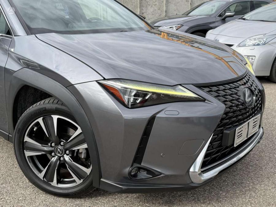 Grey Lexus UX 250h 2019 in Vilnius, with an engine capacity of 1.99 L and mileage of 108 thousand km for 23700 €, photo 9 on AUTOMOTO.COM.LV