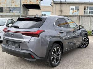 Grey Lexus UX 250h 2019 in Vilnius, with an engine capacity of 1.99 L and mileage of 108 thousand km for 23700 €, photo 10 on AUTOMOTO.COM.LV