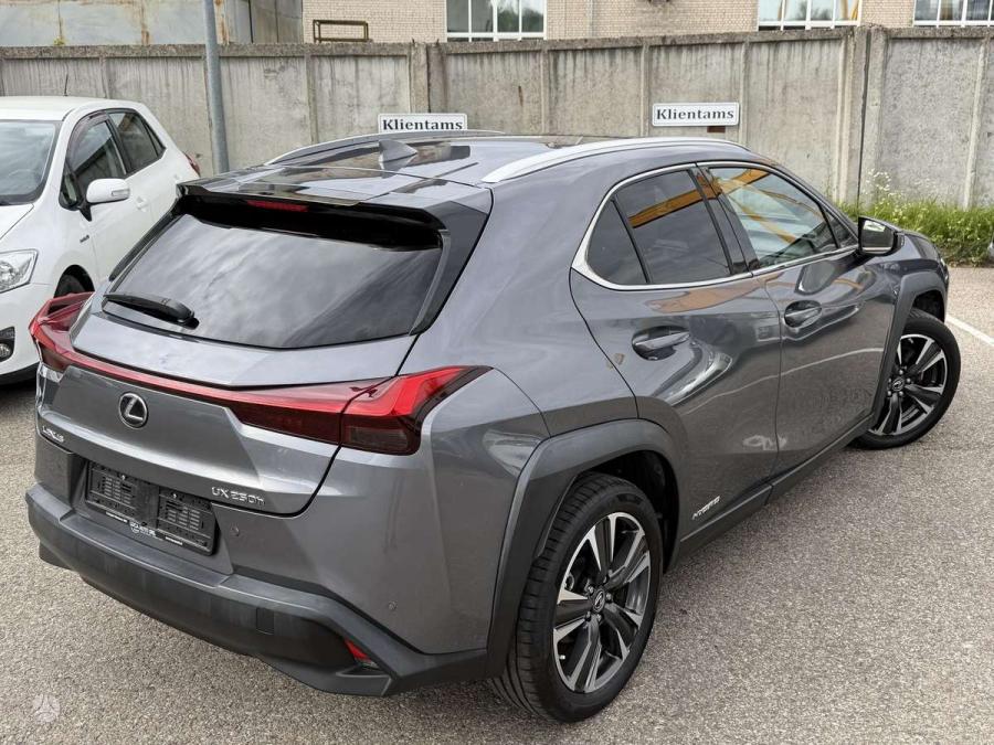 Grey Lexus UX 250h 2019 in Vilnius, with an engine capacity of 1.99 L and mileage of 108 thousand km for 23700 €, photo 11 on AUTOMOTO.COM.LV