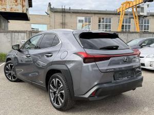 Grey Lexus UX 250h 2019 in Vilnius, with an engine capacity of 1.99 L and mileage of 108 thousand km for 23700 €, photo 13 on AUTOMOTO.COM.LV