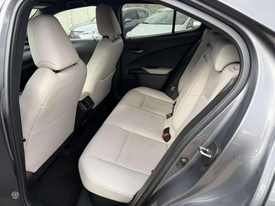 Grey Lexus UX 250h 2019 in Vilnius, with an engine capacity of 1.99 L and mileage of 108 thousand km for 23700 €, photo 16 on AUTOMOTO.COM.LV