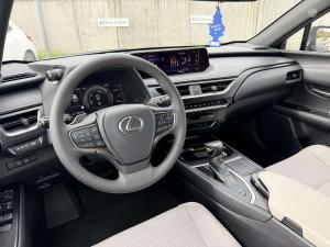 Grey Lexus UX 250h 2019 in Vilnius, with an engine capacity of 1.99 L and mileage of 108 thousand km for 23700 €, photo 17 on AUTOMOTO.COM.LV