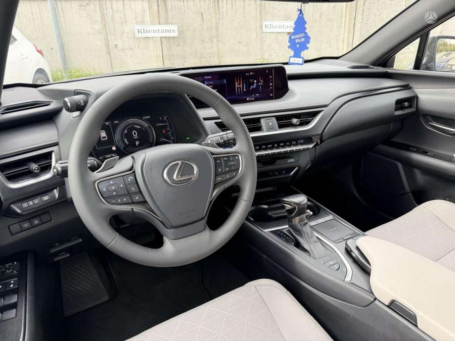 Grey Lexus UX 250h 2019 in Vilnius, with an engine capacity of 1.99 L and mileage of 108 thousand km for 23700 €, photo 17 on AUTOMOTO.COM.LV