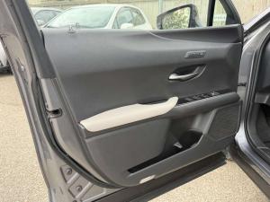 Grey Lexus UX 250h 2019 in Vilnius, with an engine capacity of 1.99 L and mileage of 108 thousand km for 23700 €, photo 22 on AUTOMOTO.COM.LV