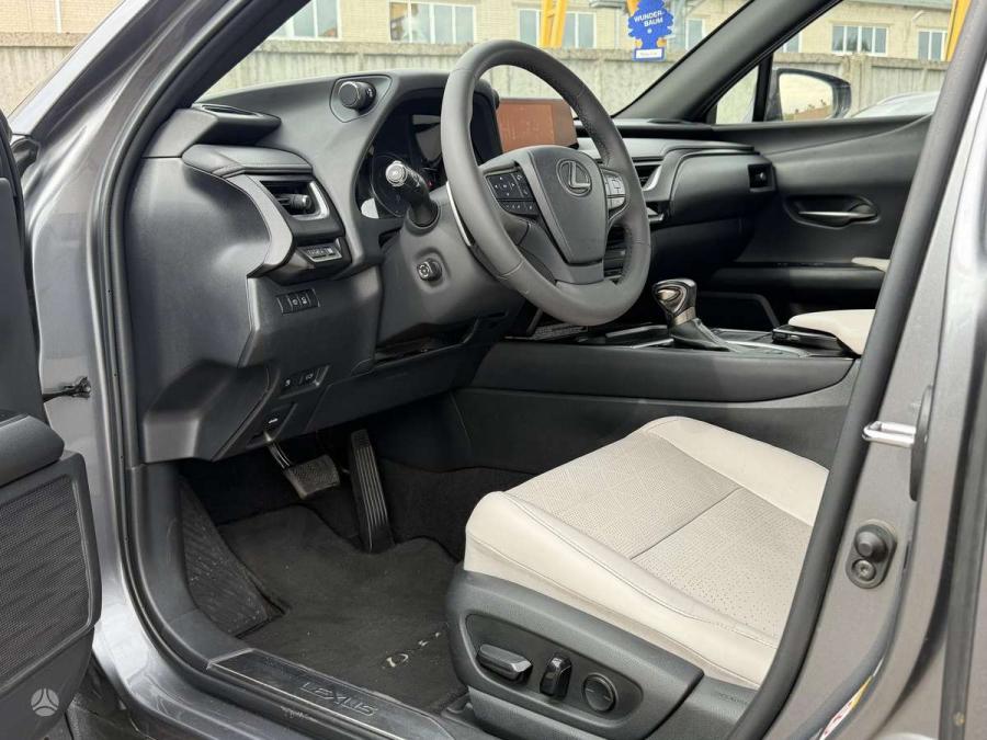 Grey Lexus UX 250h 2019 in Vilnius, with an engine capacity of 1.99 L and mileage of 108 thousand km for 23700 €, photo 23 on AUTOMOTO.COM.LV